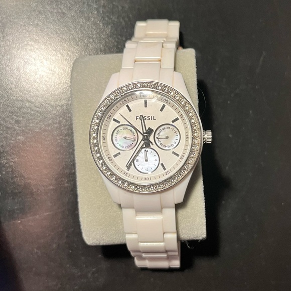 Fossil | Accessories | Beautiful White Fossil Watch With Pearl For Sale ...